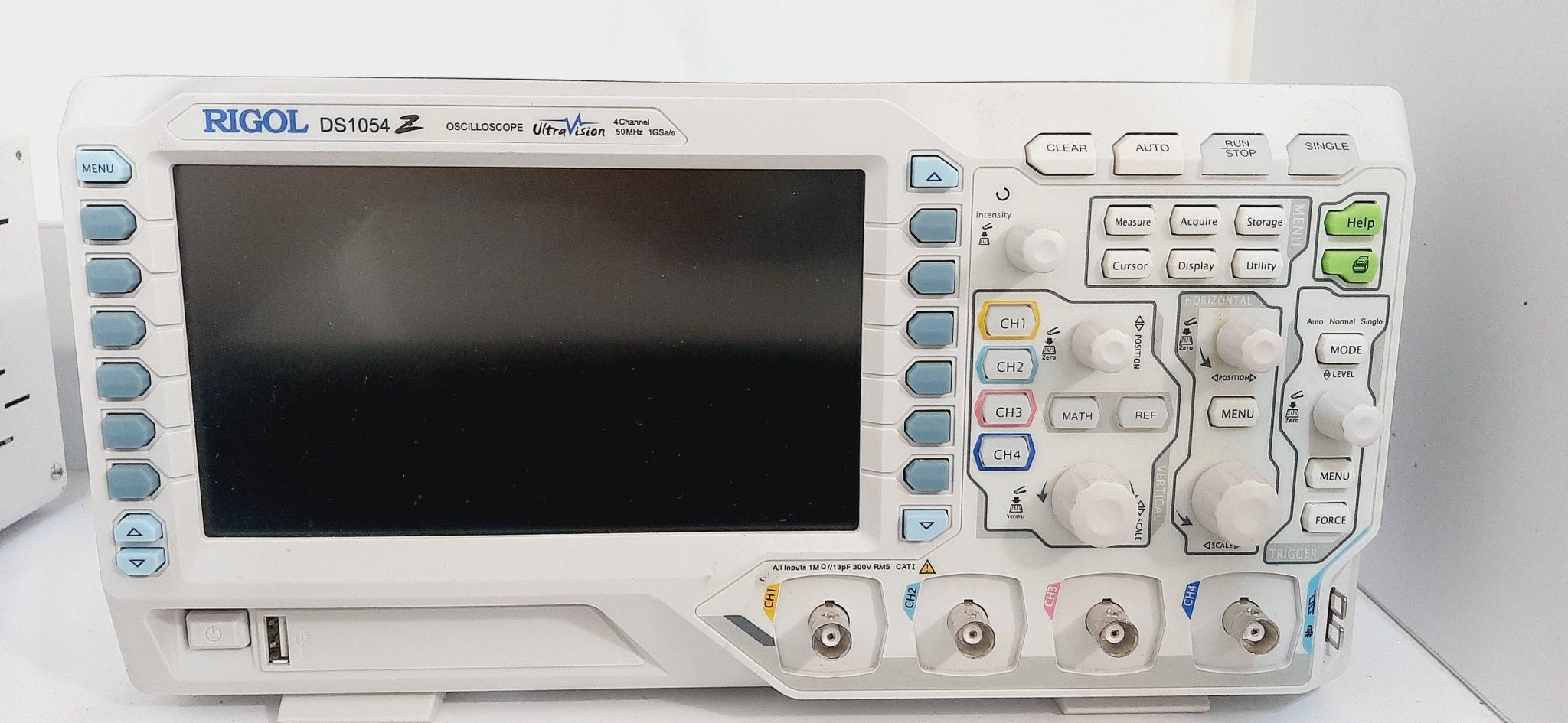 اسیلوسکوپ چیست [oscilloscope] و چگونه کار می‌کند؟ + کاربردها